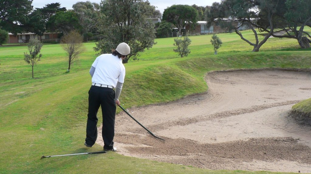 Golf Basics - Raking a bunker - Social Golf Australia
